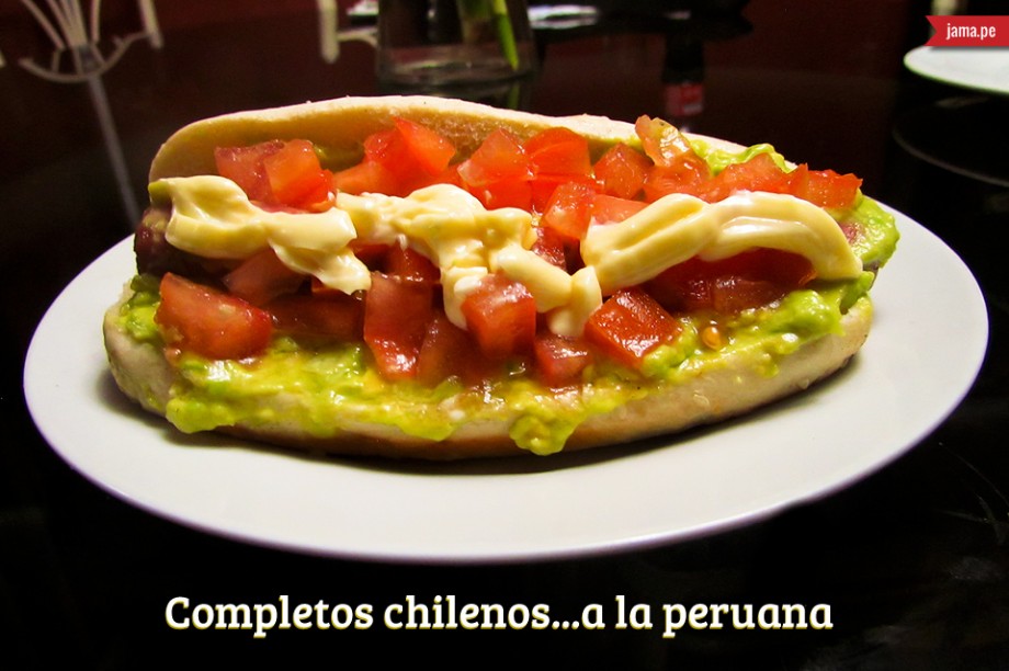 Completos chilenos a la peruana